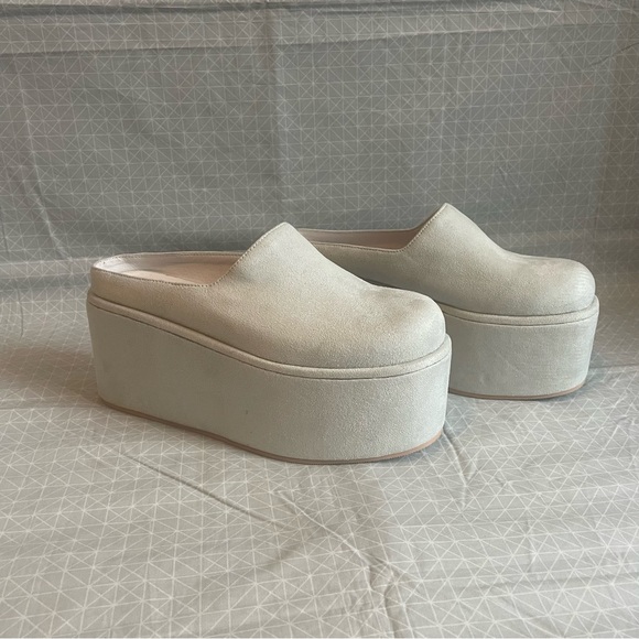 So Real | Shoes | Nwot So Real Gray Nubuck Platform Mules 8 | Poshmark